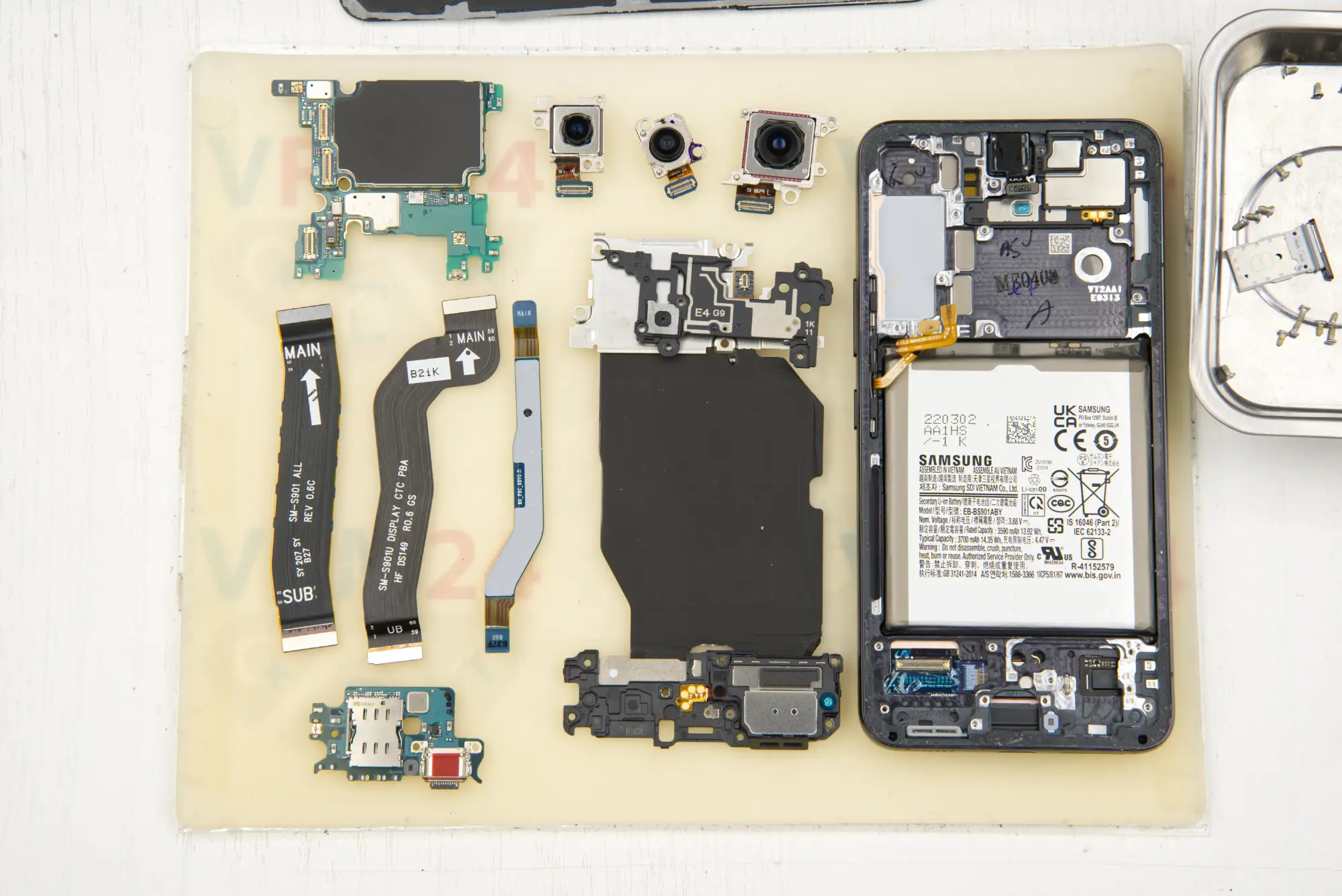 🛠 How to disassemble Samsung Galaxy S22 SM-S901 instruction | Photos ...