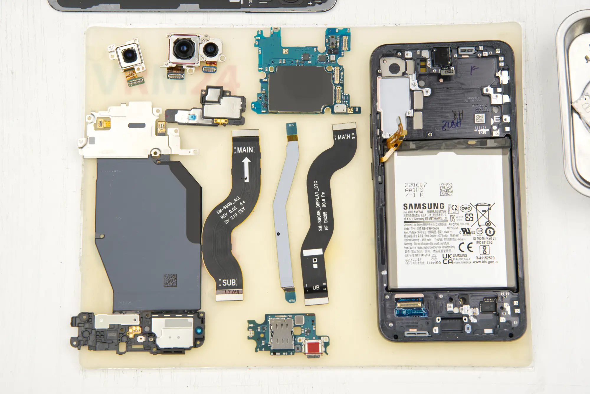 🛠 How to disassemble Samsung Galaxy S22+ SM-S906 instruction | Photos + Video