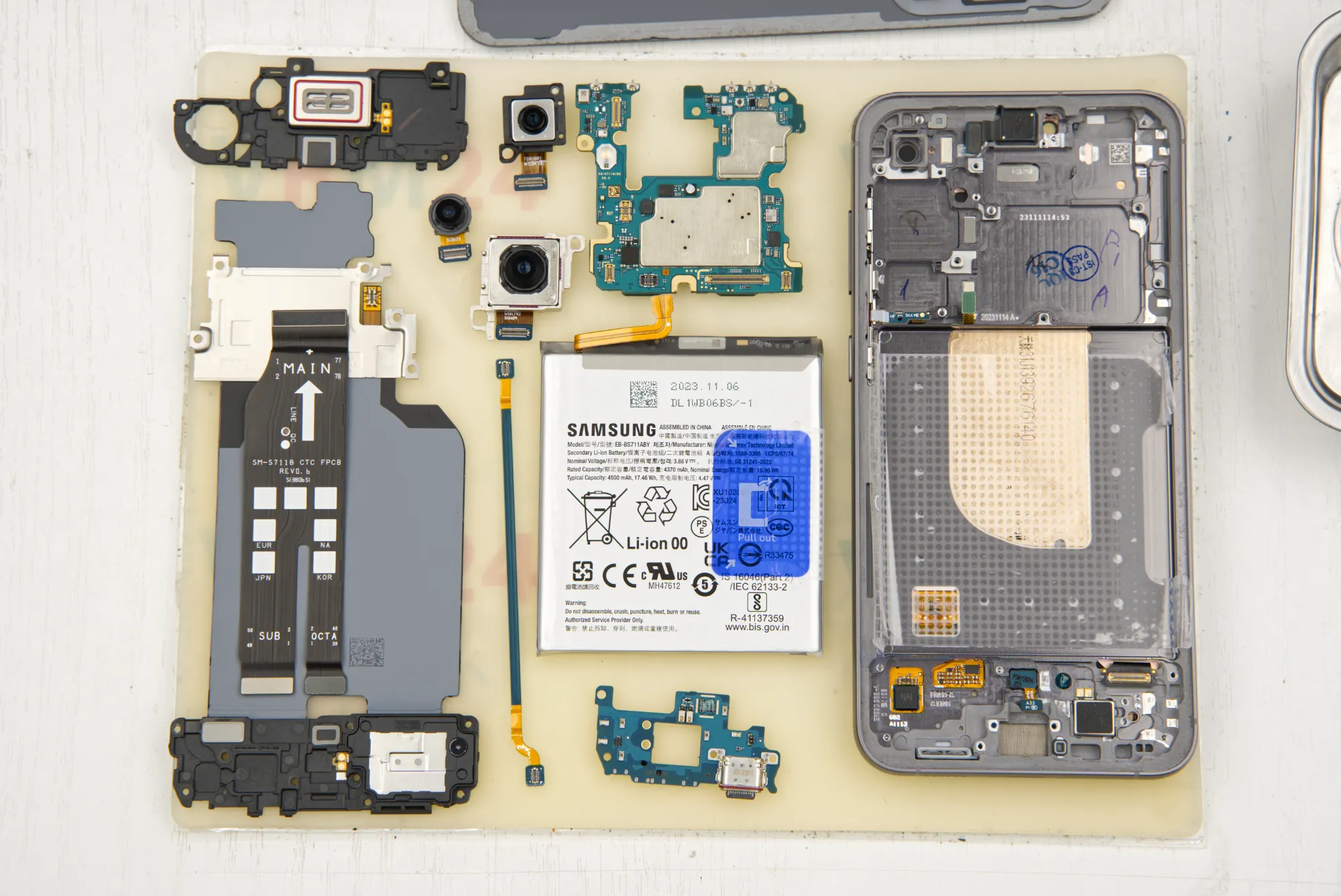 🛠 How to disassemble Samsung Galaxy S23 FE SM-S711 instruction | Photos ...